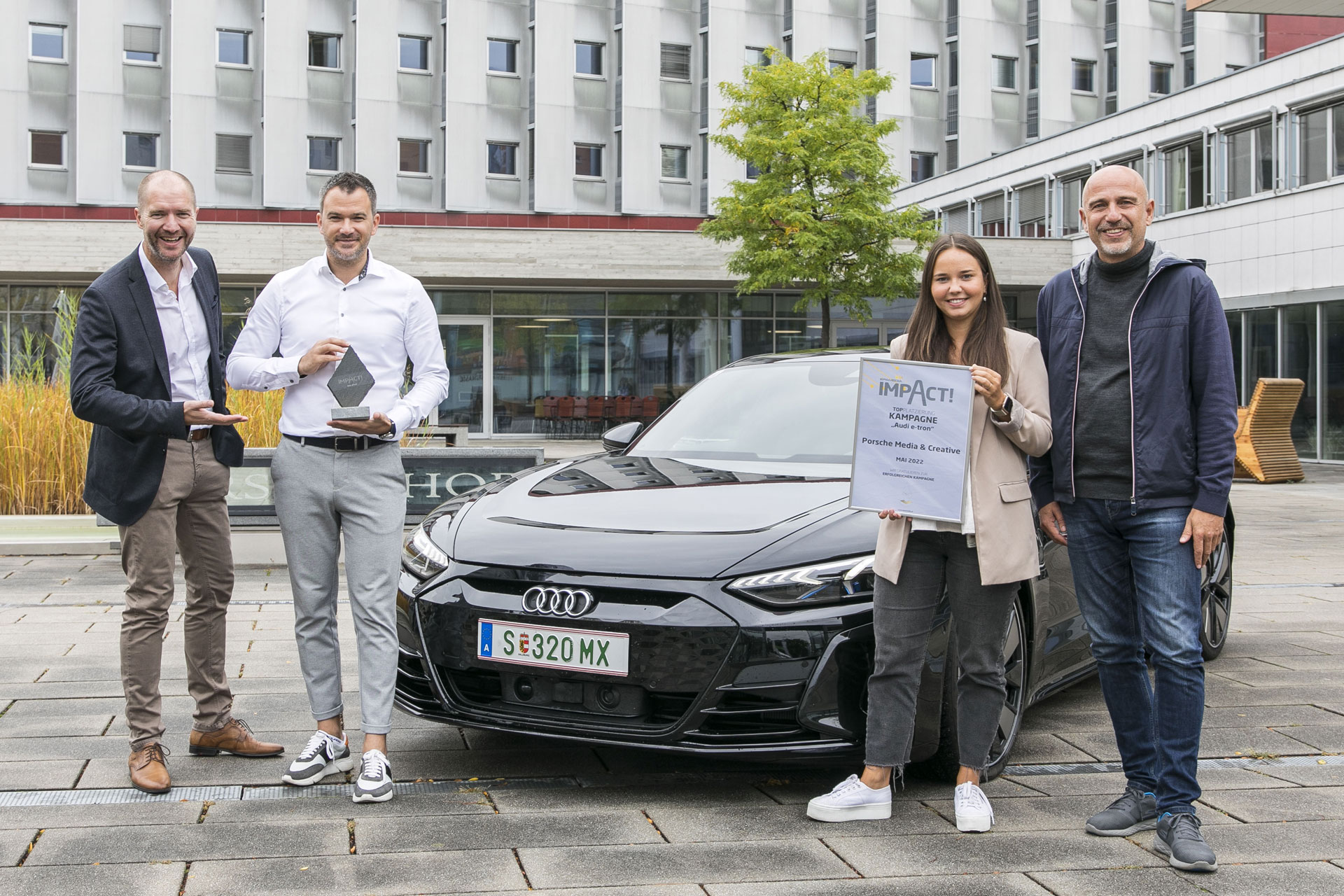 EPAMEDIA-OOH-Kampagne für Audi e-tron Range holt IMPACT für Mai
